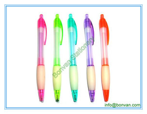 China personalized rubber plastic pen,gift use transparent pen supplier