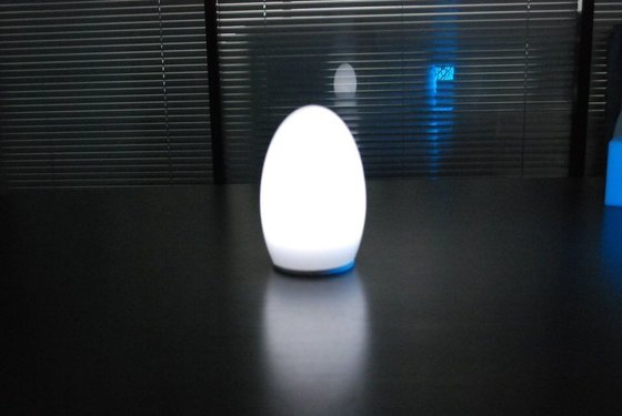 Der ältere Designer, zum von dergleichen zu entwerfen ärgern Schreibtischlampe der Mode LED der Größe 12 x h18cm der Form Φ.
