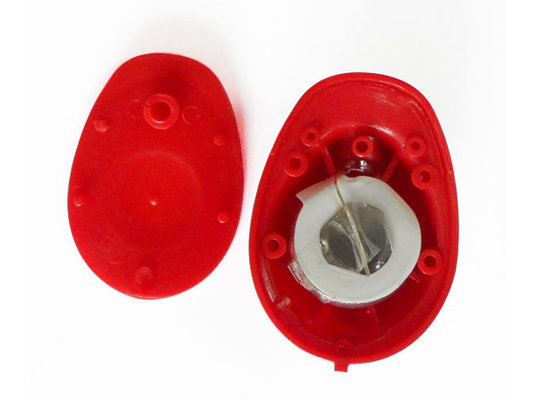 Roter Minischlüsselanhänger mit dekorativer LED-Lampen-Schutzhelmform
