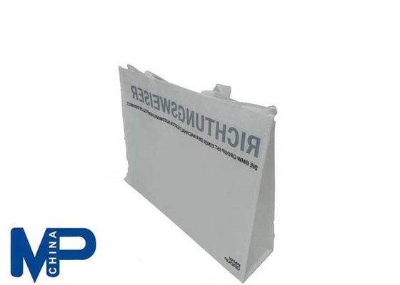 Mode, die materielle nichtgewebte PlastikEinkaufstasche mit Griff hinaufklettert