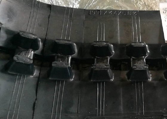 80kg Excavator Rubber Tracks 280 X 72 X 56 Size Continuous With Joint Free