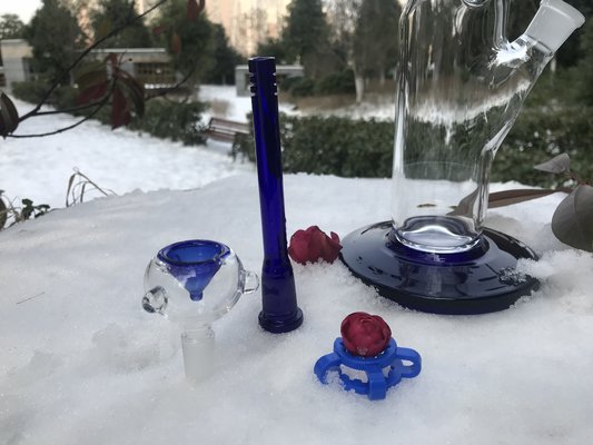 Illadelph Glass Water BongsColored Mouthpiece And Bottom Water Pipe Detachable Stem Diffuser