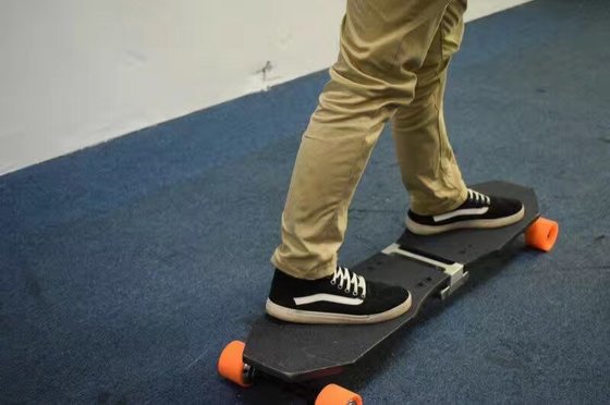 Protable Fold Electric skateboard,4 wheels Remote control high speed electric skateborad Factory GK-ES02 supplier
