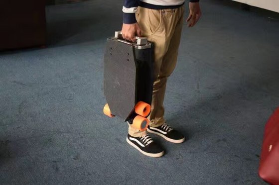 Protable Fold Electric skateboard,4 wheels Remote control high speed electric skateborad Factory GK-ES02 supplier
