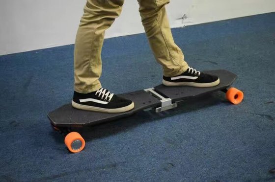 Protable Fold Electric skateboard,4 wheels Remote control high speed electric skateborad Factory GK-ES02 supplier