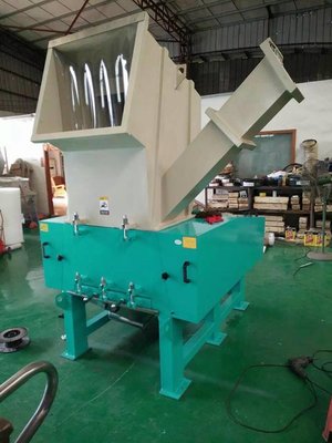 China Plastic PET bottle crusher factory, PP bottle crushing recycling machines supplier