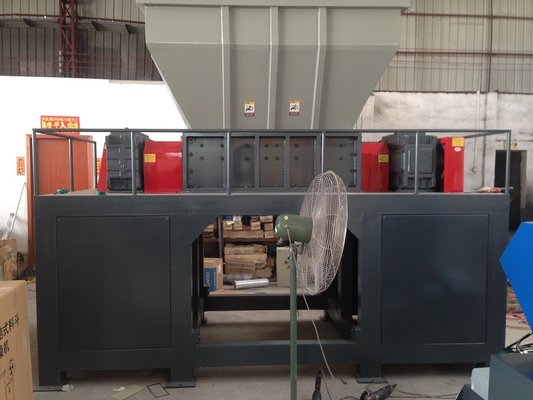 Strong double shaft shredder wood shredder machine wood pallet crushing machine tree branches shredder supplier