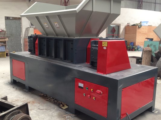 Strong double shaft shredder wood shredder machine wood pallet crushing machine tree branches shredder supplier