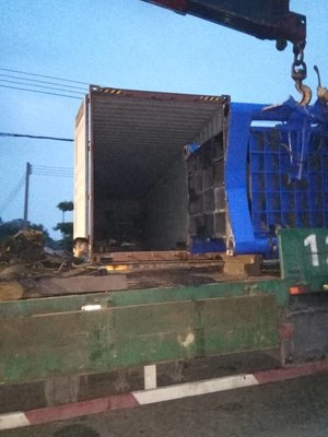Hydraulic Waste Can Baler Plastic Bottle Press Machine Hydraulic Waste Paper Baling Machine Cardboard Baler Prices supplier