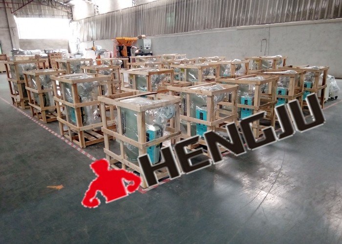 Customized Voltage Plastic Material Hopper Loaders Injection Molding Hopper 100KG With Filter