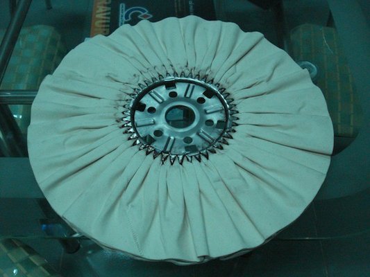 Buffing/polishing cloth/wheel with steel wing for rotogravure cylinder making