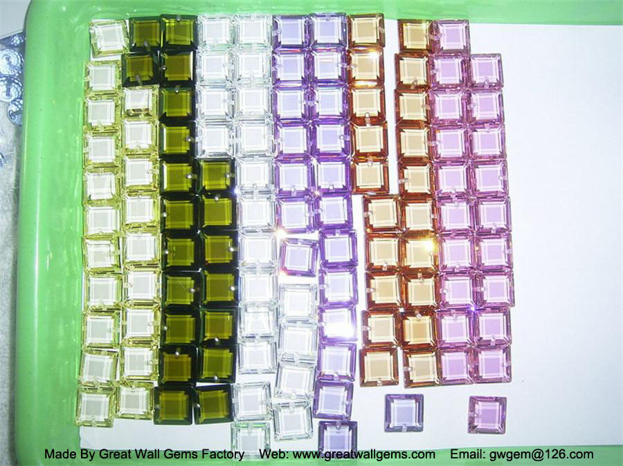 18x18mm cubic zirconia (CZ) square (flat tables), with a hole on the end (face to face)