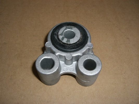 China Rear Transmission Mount For Genuine Ford Parts 3M51-6P090-AC supplier