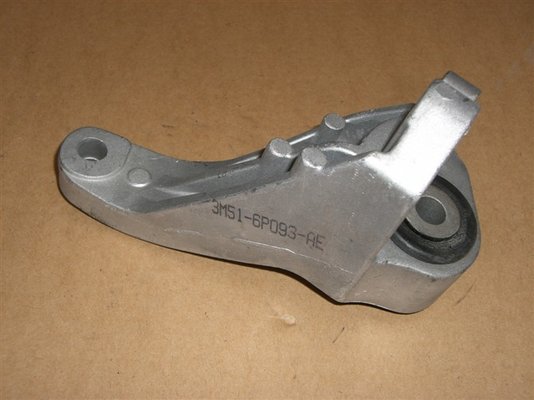 China 3M51-6P093-AE Rear Transmission Mount , Lower Transmission Mount Cast Aluminium supplier