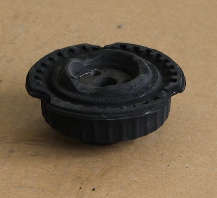China 0.310 kg Porsche Spare Parts Upper Strut Mount Replacement 7L0412327A supplier