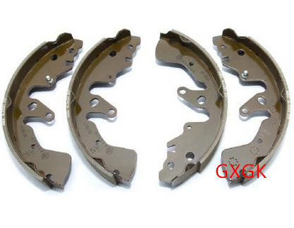China Japanese car parts Brake shoe kit SUZUKI GRAND VITARA II  oem 53200-65J01 supplier