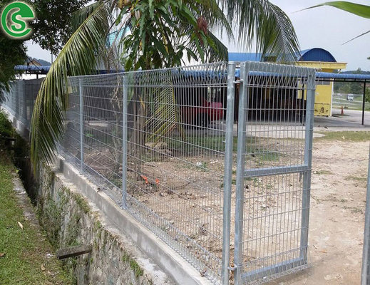 Powder coated green 6005 welded wire brc mesh decorative frontyard fencing and gate