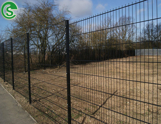 Heavy duty welded wire mesh perimeter security fence for boundary wall