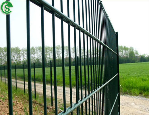 Guangzhou wholesale Nylofor 2D fence panels design green black farm guard field fencing
