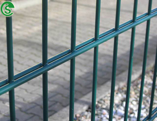 1500 x 2500mm 50 x 200mm mesh green Nylofor 2D garden fence panels Ukraine