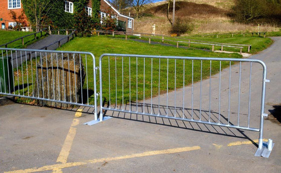 Hot dipped galvanzied bike rack barricade price powder coated pedestrian walkway barriers specificaiton