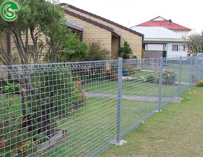 Hot dipped galvanized clear wire mesh roll top fence panel backyard fencing Malaysia