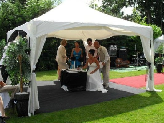 2022 hot sale  4x4m pagoda tent with white color,aluminium structure,pvc roof cover on sale