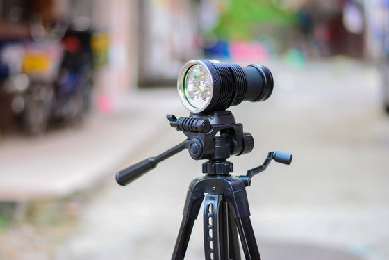Haikelite MT03 3 core xhp70 21000 lumen high-power outdoor high-light bully flashlight supplier