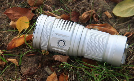 Haikelite MT02 Fashionable Outdoor Flashlight 2500 Lumens 3 Sections 18650 LED Long-range Flashlight supplier