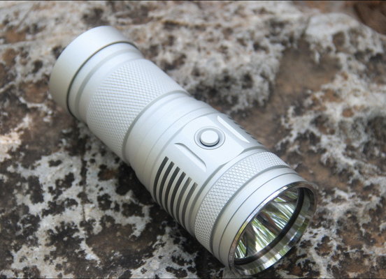 Haikelite MT02 Fashionable Outdoor Flashlight 2500 Lumens 3 Sections 18650 LED Long-range Flashlight supplier