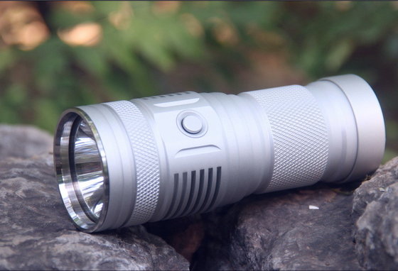 Haikelite MT02 Fashionable Outdoor Flashlight 2500 Lumens 3 Sections 18650 LED Long-range Flashlight supplier
