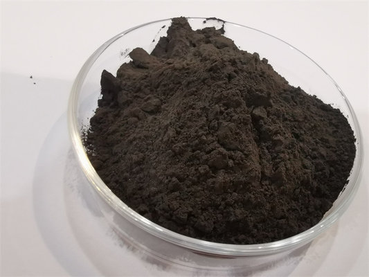 Chromite powder as coloring agent for glass and ceramics