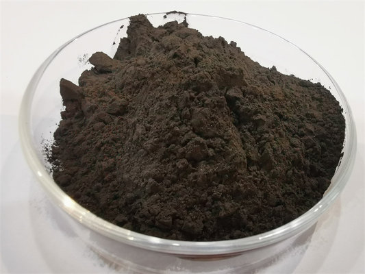 Chromite powder as coloring agent for glass and ceramics