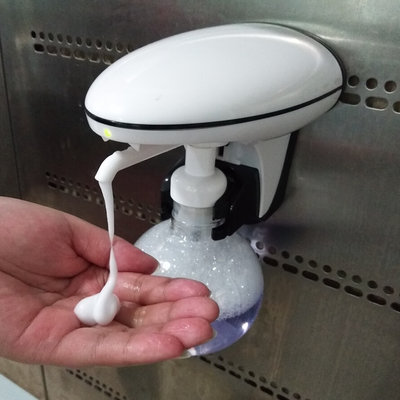 Small Commercial Liquid Soap Dispenser , Automatic Hand Sanitizer Dispenser Wall Mounted