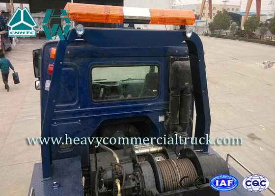 Blue Lift Strength Wrecker Tow Truck Mounted Crane , Original Multi Way Valve