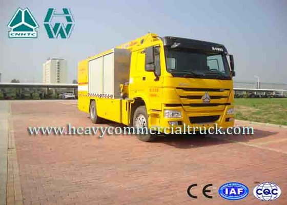 Yellow Large Flow Drainage rescure truck With Anti Slip Handrails HOWO