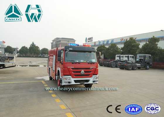 Emergency Rescue Fire Fighting Truck 4 X 2 Red Color 16 Ton Crane Capacity