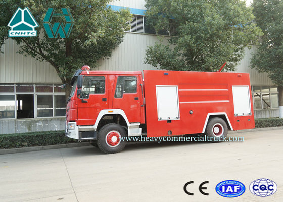 Emergency Rescue Fire Fighting Truck 4 X 2 Red Color 16 Ton Crane Capacity
