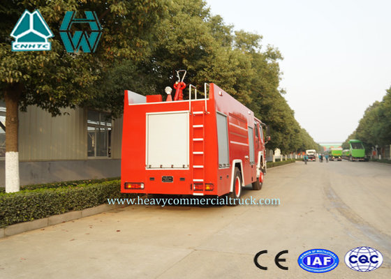 Emergency Rescue Fire Fighting Truck 4 X 2 Red Color 16 Ton Crane Capacity