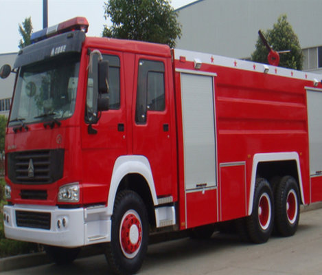 Manual Transmission Type Fire Extinguisher Truck / Fire Fighting Vehicles 20.000 Liters
