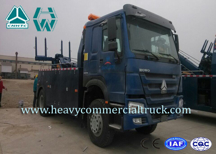 Blue Lift Strength Wrecker Tow Truck Mounted Crane , Original Multi Way Valve