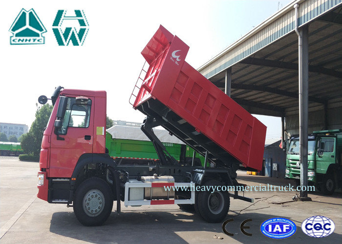 Red Howo Heavy Mining Trucks 4 X 2 Light Weight With Durable Structure