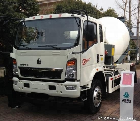 High Power 3 Yard Concrete Mixer Truck Four Point Shock Absorbing Mounting