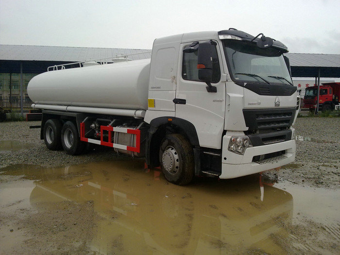 Q235 Carbon Steel Fuel Tank Semi Trailer For Oil Transportation And Storage