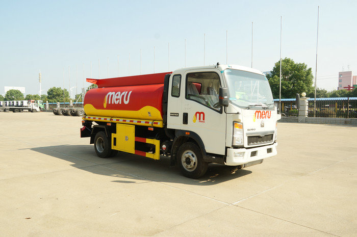 Stainless Steel Fuel Tank Semi Trailer For Transporting Liquid Substances