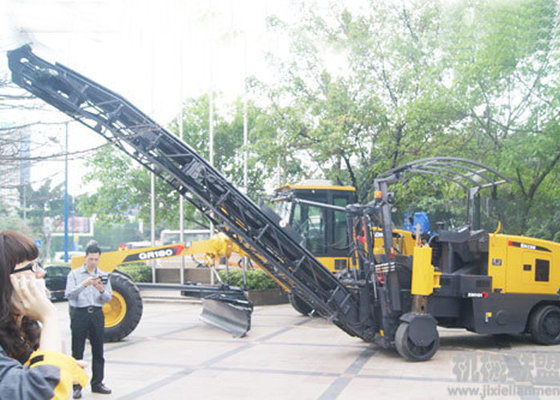 China 1320 mm Width Cold Milling Machine , Tire Travel Asphalt Milling Equipment supplier