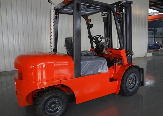 Heavy Duty Industrial Forklift Truck 5 Ton Rated Load , Diesel Engine Forklift Truck supplier
