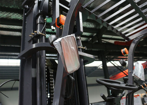Construction Machine 3 Stage Mast 10 ton Industrial Forklift Truck For Moving Cargo supplier