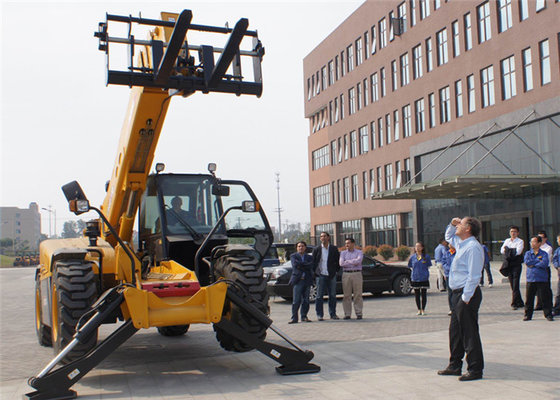Multifunctional 2.5 Ton Platform Telescoping Forklift Construction Heavy Equipment supplier