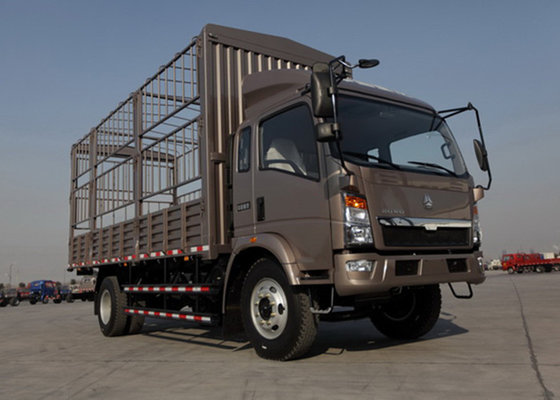 7 Ton Stake Animal Transport Truck , WLY535 Transmission Cattle Transport Trucks